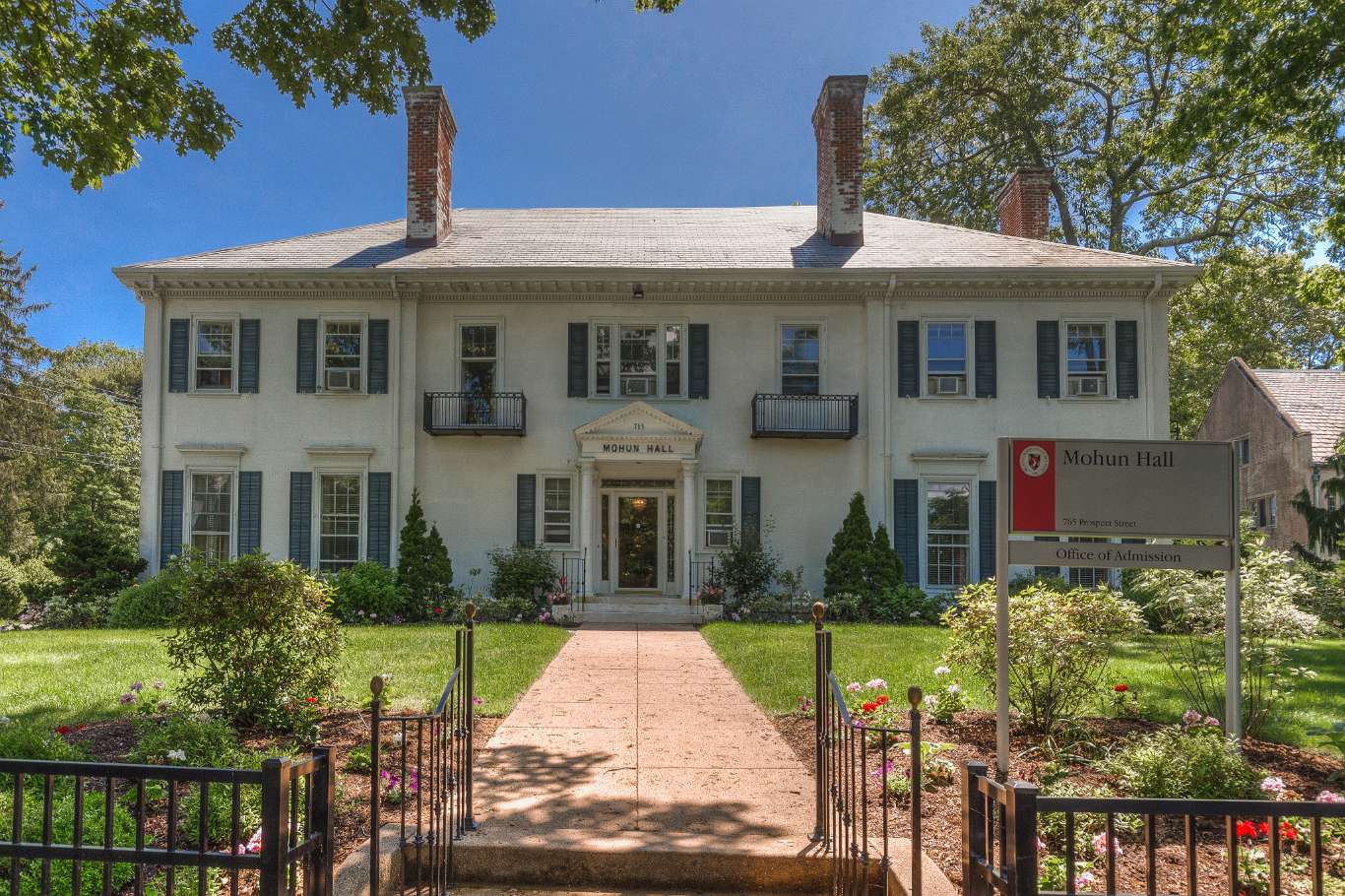 Experience Albertus Magnus College in Virtual Reality.